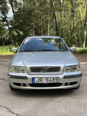Volvo V40 2002 Rīga, ar dzinēja tilpumu 1.90 L un nobraukumu 0 tūkst. km par 990 €, foto  vietnē AUTOMOTO.COM.LV