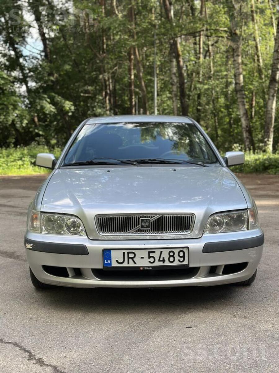 Volvo V40 2002 Rīga, ar dzinēja tilpumu 1.90 L un nobraukumu 0 tūkst. km par 990 €, foto 1 vietnē AUTOMOTO.COM.LV