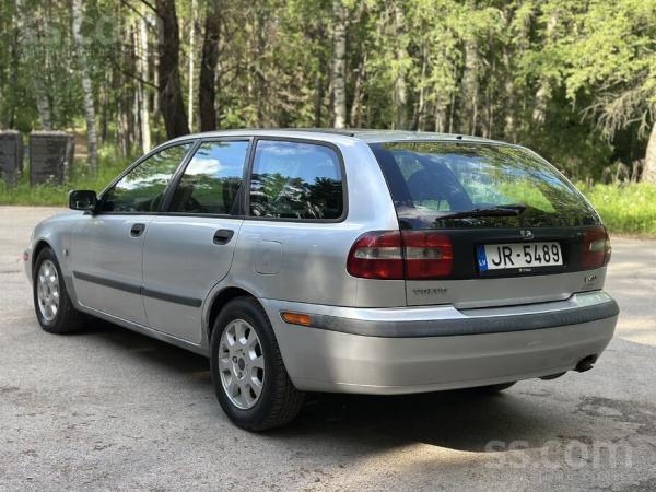 Вольво В40 2002 в Рига, объемом двигателя 1.90 л и пробегом 0 тыс. км за 990 €, фото 7 на AUTOMOTO.COM.LV