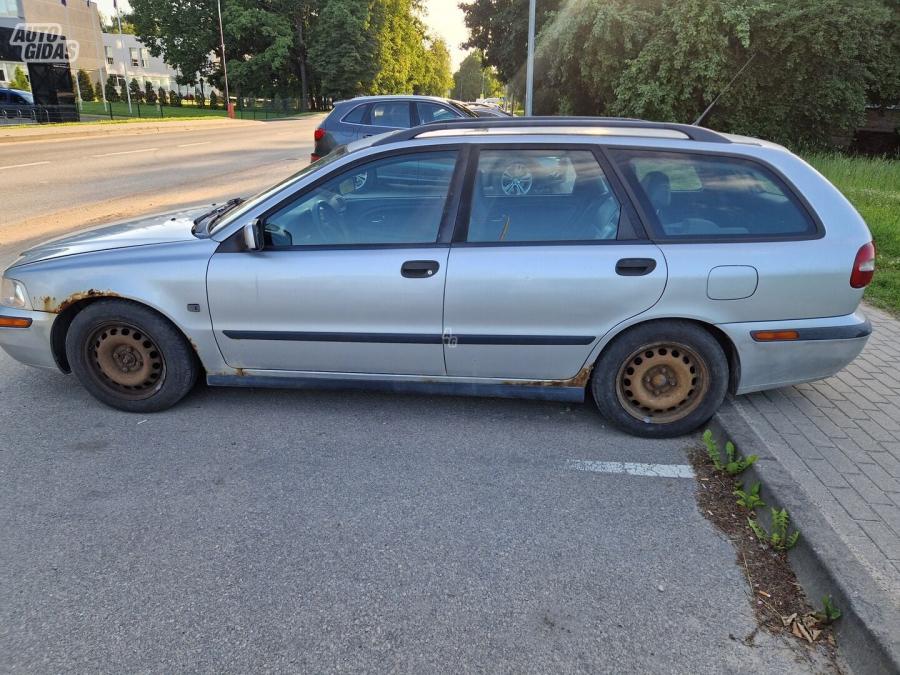 Volvo V40 2002 Kauņa, ar dzinēja tilpumu 1.90 L un nobraukumu 420 tūkst. km par 400 €, foto 4 vietnē AUTOMOTO.COM.LV