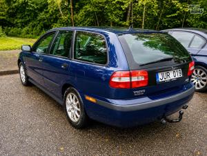 Volvo V40 2002 Anykščiai, ar dzinēja tilpumu 1.60 L un nobraukumu 259 tūkst. km par 1150 €, foto  vietnē AUTOMOTO.COM.LV