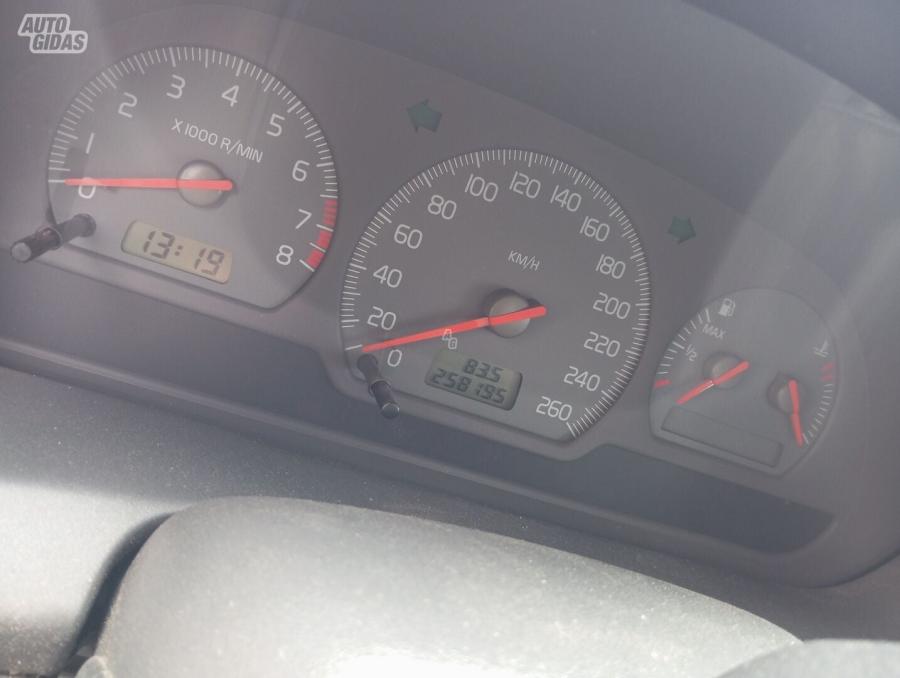 Volvo V40 2002 Anykščiai, ar dzinēja tilpumu 1.60 L un nobraukumu 259 tūkst. km par 1150 €, foto 9 vietnē AUTOMOTO.COM.LV