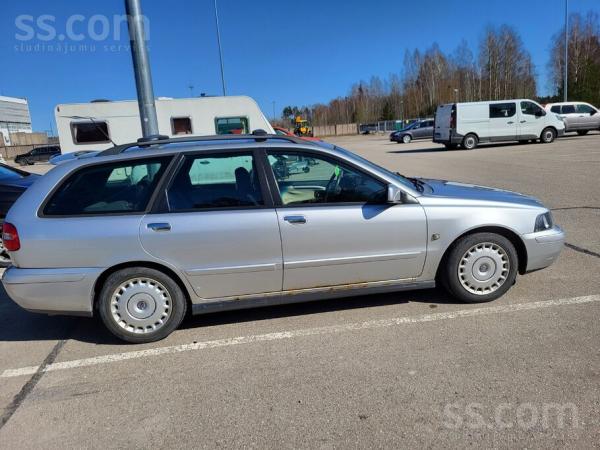 Volvo V40 2003 in Riga, with an engine capacity of 1.90 L and mileage of 359 thousand km for 800 €, photo 3 on AUTOMOTO.COM.LV
