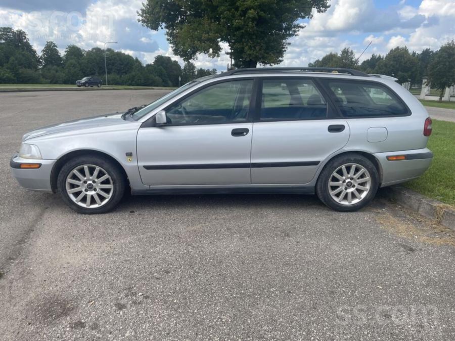 Volvo V40 2003 Preiļi, ar dzinēja tilpumu 1.90 L un nobraukumu 275 tūkst. km par 1700 €, foto 2 vietnē AUTOMOTO.COM.LV