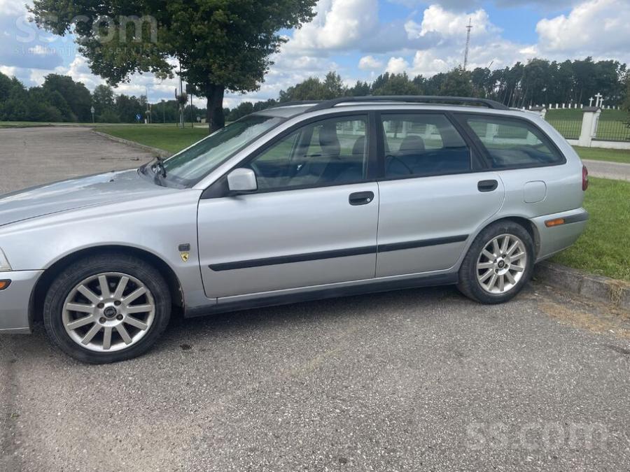 Volvo V40 2003 Preiļi, ar dzinēja tilpumu 1.90 L un nobraukumu 275 tūkst. km par 1700 €, foto 4 vietnē AUTOMOTO.COM.LV