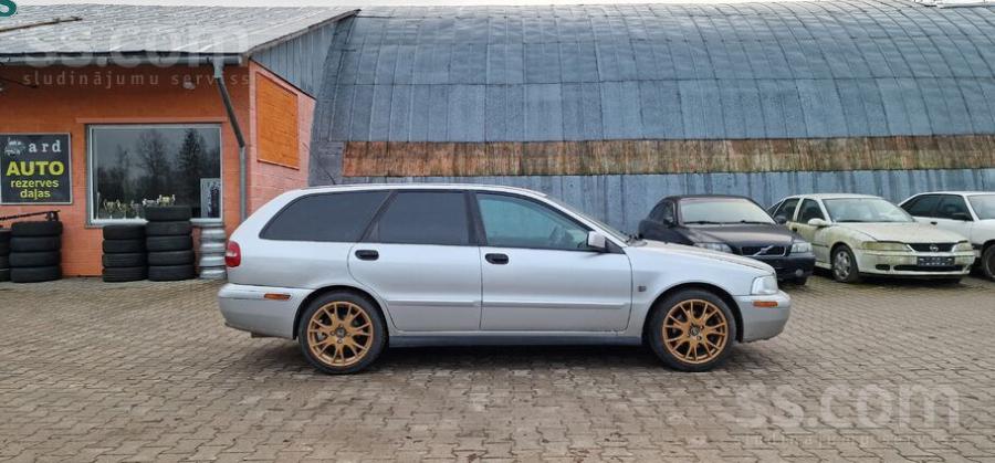 Volvo V40 2003 Valmiera, ar dzinēja tilpumu 1.90 L un nobraukumu 392 tūkst. km par 1500 €, foto 2 vietnē AUTOMOTO.COM.LV