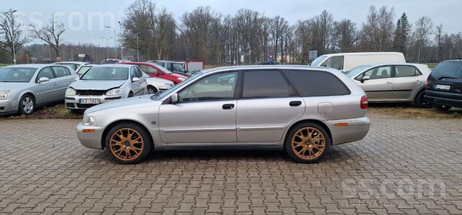 Volvo V40 2003 Valmiera, ar dzinēja tilpumu 1.90 L un nobraukumu 392 tūkst. km par 1500 €, foto 5 vietnē AUTOMOTO.COM.LV