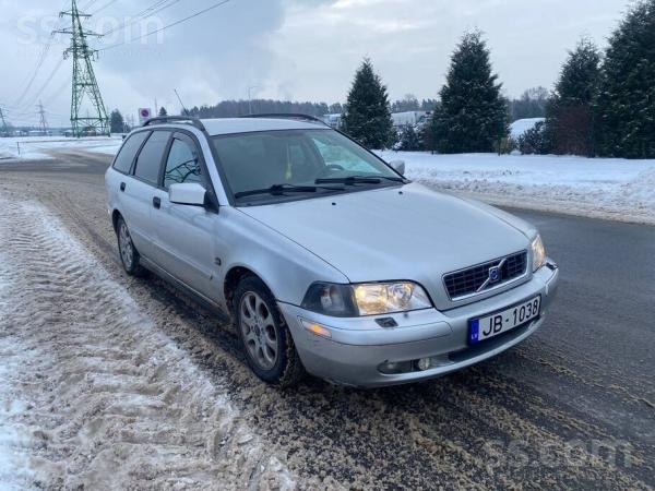 Volvo V40 2003 Rīga, ar dzinēja tilpumu 1.90 L un nobraukumu 334 tūkst. km par 800 €, foto 2 vietnē AUTOMOTO.COM.LV