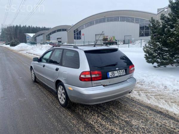 Volvo V40 2003 Rīga, ar dzinēja tilpumu 1.90 L un nobraukumu 334 tūkst. km par 800 €, foto 3 vietnē AUTOMOTO.COM.LV