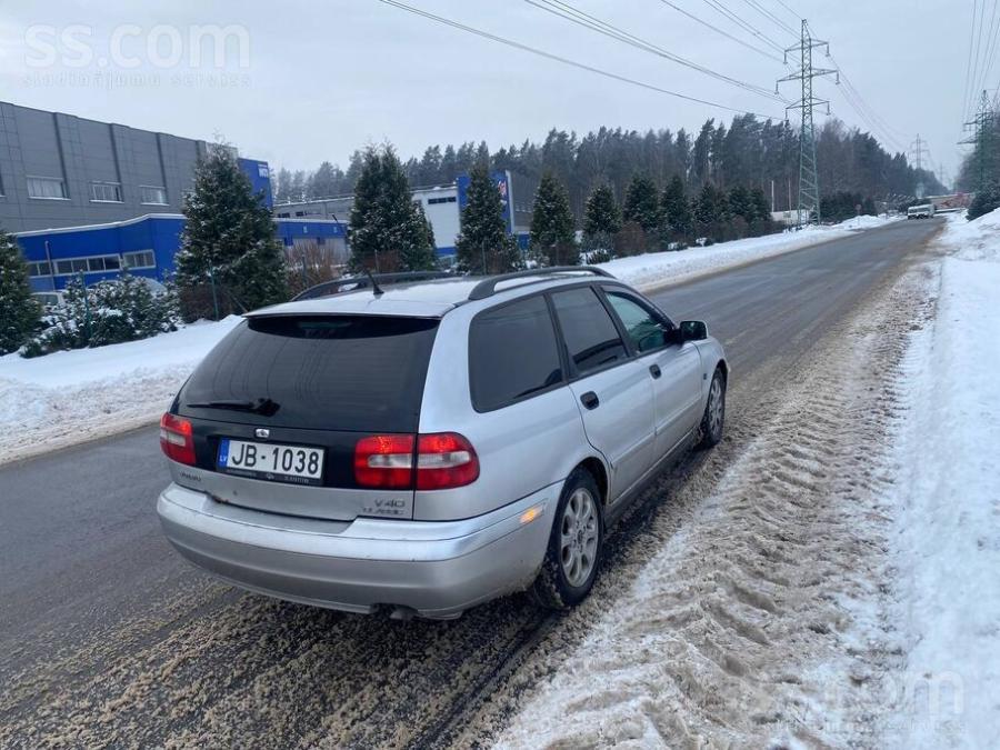 Volvo V40 2003 Rīga, ar dzinēja tilpumu 1.90 L un nobraukumu 334 tūkst. km par 800 €, foto 4 vietnē AUTOMOTO.COM.LV