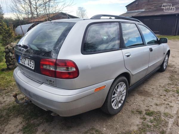 Volvo V40 2003 in Vilnius, with an engine capacity of 1.90 L and mileage of 30 thousand km for 750 €, photo 3 on AUTOMOTO.COM.LV