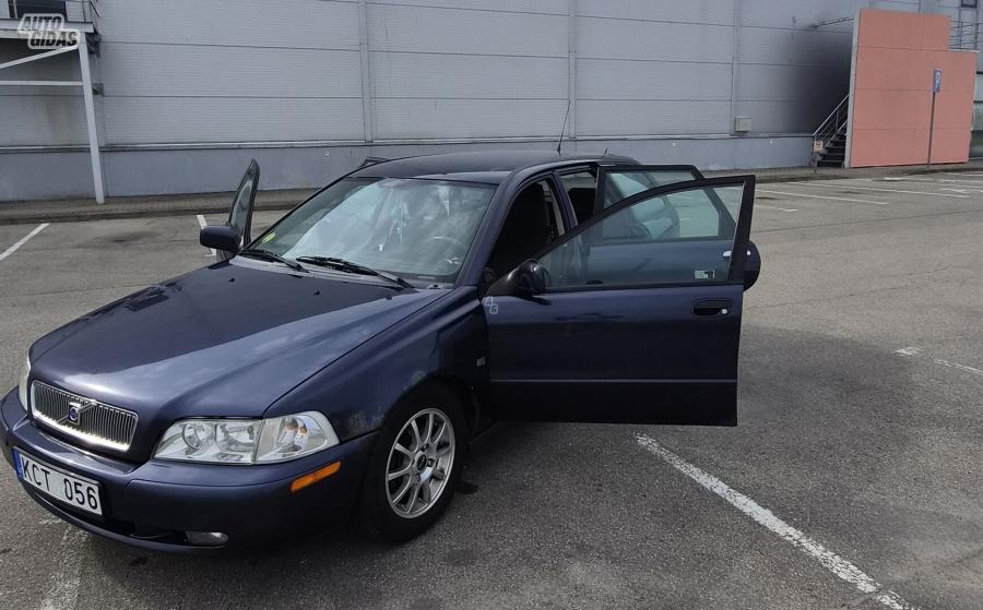 Volvo V40 2003 Panevēža, ar dzinēja tilpumu 1.90 L un nobraukumu 269 tūkst. km par 800 €, foto 3 vietnē AUTOMOTO.COM.LV