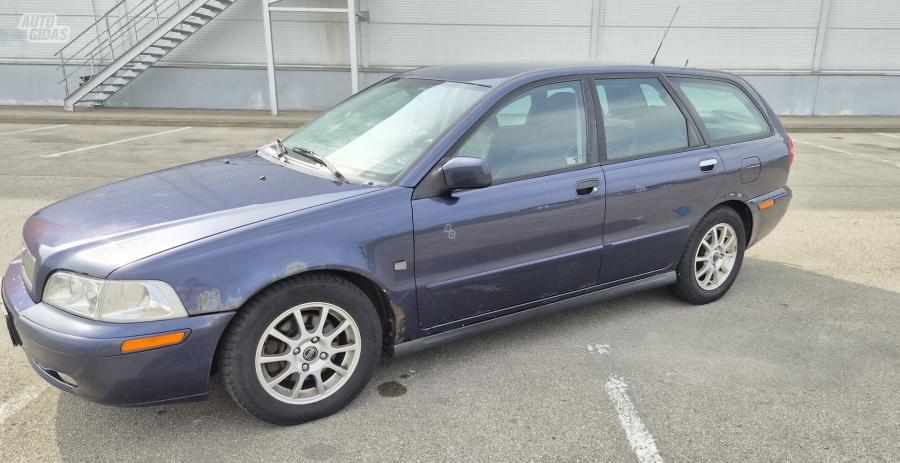 Volvo V40 2003 Panevēža, ar dzinēja tilpumu 1.90 L un nobraukumu 269 tūkst. km par 800 €, foto 8 vietnē AUTOMOTO.COM.LV
