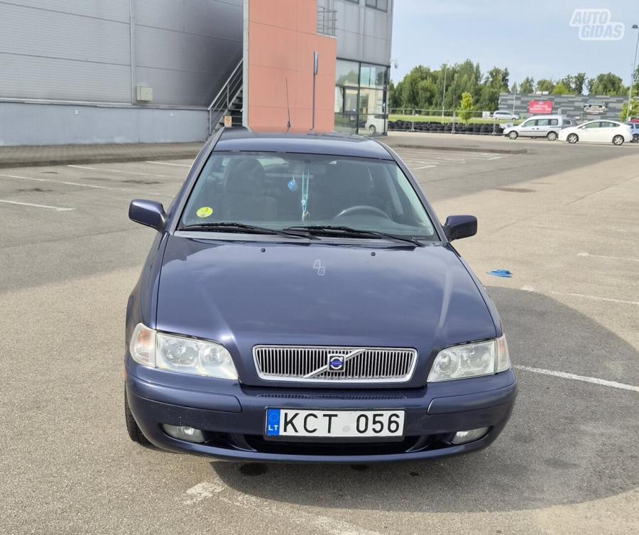 Volvo V40 2003 Panevēža, ar dzinēja tilpumu 1.90 L un nobraukumu 269 tūkst. km par 800 €, foto 12 vietnē AUTOMOTO.COM.LV