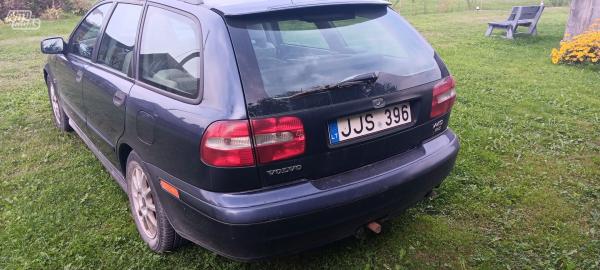 Volvo V40 2003 in Vilnius, with an engine capacity of 1.90 L and mileage of 388 thousand km for 500 €, photo 3 on AUTOMOTO.COM.LV