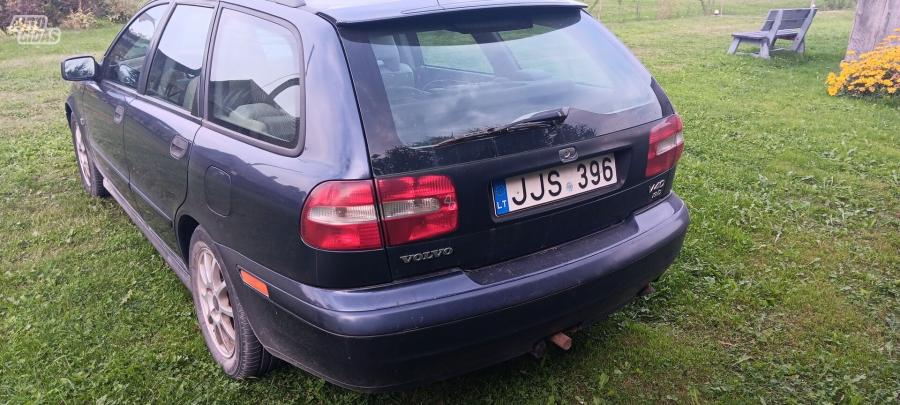 Volvo V40 2003 in Vilnius, with an engine capacity of 1.90 L and mileage of 388 thousand km for 500 €, photo 3 on AUTOMOTO.COM.LV