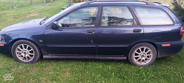Volvo V40 2003 in Vilnius, with an engine capacity of 1.90 L and mileage of 388 thousand km for 500 €, photo 4 on AUTOMOTO.COM.LV