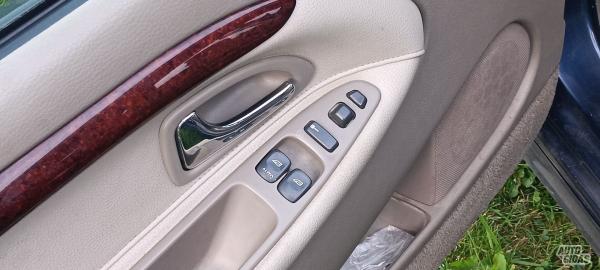 Volvo V40 2003 in Vilnius, with an engine capacity of 1.90 L and mileage of 388 thousand km for 500 €, photo 8 on AUTOMOTO.COM.LV