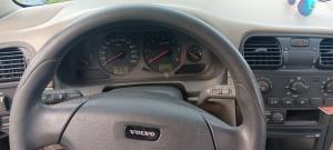 Volvo V40 2003 in Vilnius, with an engine capacity of 1.90 L and mileage of 388 thousand km for 500 €, photo 9 on AUTOMOTO.COM.LV