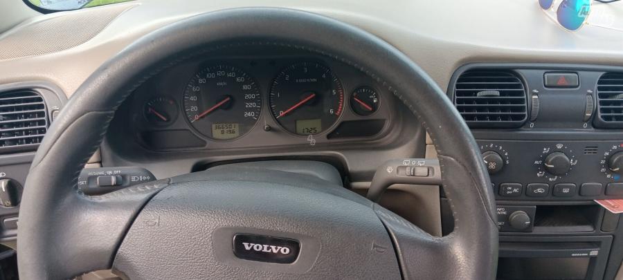 Volvo V40 2003 in Vilnius, with an engine capacity of 1.90 L and mileage of 388 thousand km for 500 €, photo 9 on AUTOMOTO.COM.LV