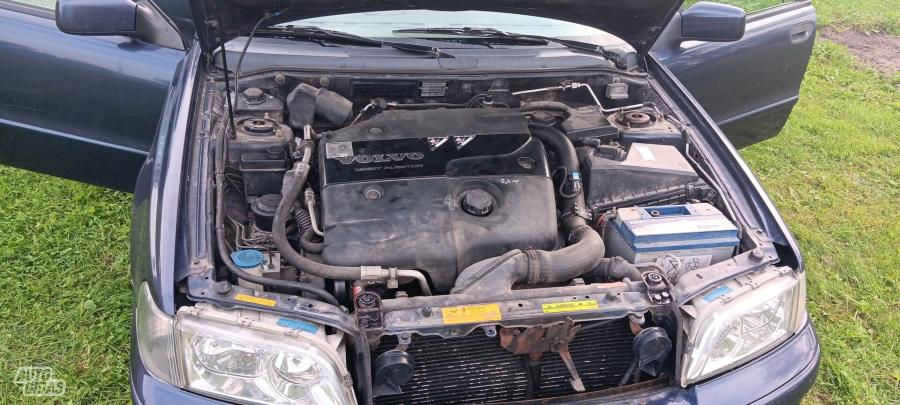 Volvo V40 2003 in Vilnius, with an engine capacity of 1.90 L and mileage of 388 thousand km for 500 €, photo 12 on AUTOMOTO.COM.LV
