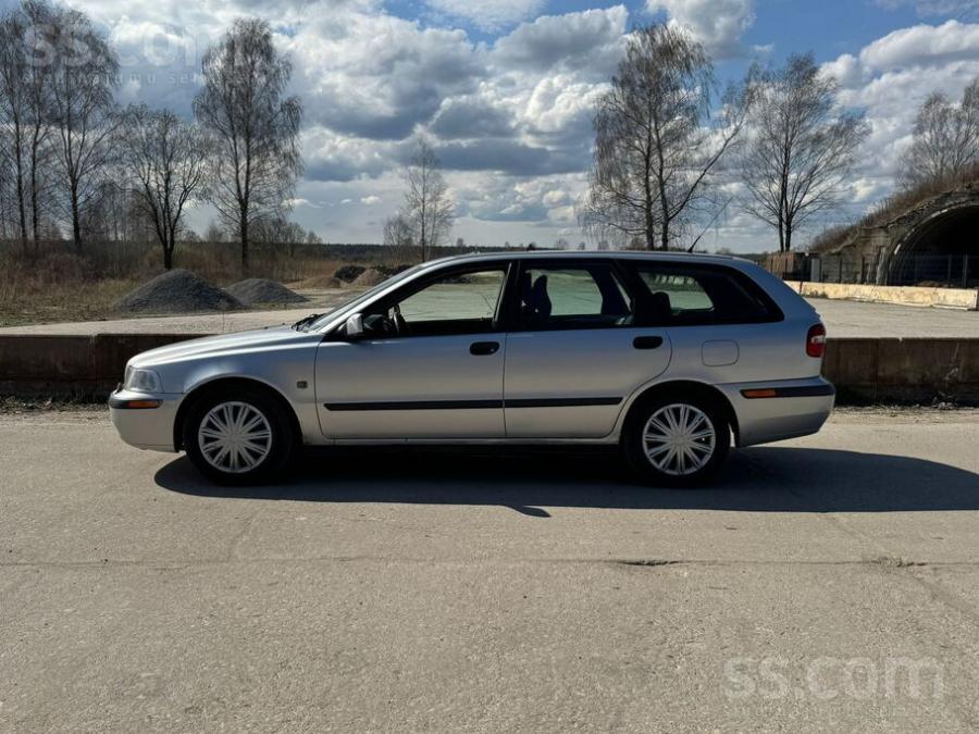 Volvo V40 2004 Rīga, ar dzinēja tilpumu 1.90 L un nobraukumu 0 tūkst. km par 1199 €, foto 3 vietnē AUTOMOTO.COM.LV