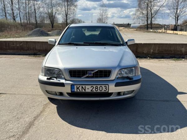Volvo V40 2004 in Riga, with an engine capacity of 1.90 L and mileage of 0 thousand km for 1199 €, photo 8 on AUTOMOTO.COM.LV