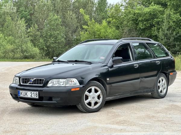 Volvo V40 2004 Viļņa, ar dzinēja tilpumu 1.60 L un nobraukumu 230 tūkst. km par 700 €, foto 1 vietnē AUTOMOTO.COM.LV