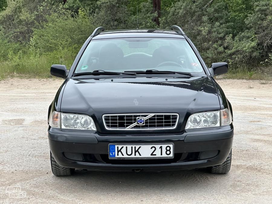Volvo V40 2004 in Vilnius, with an engine capacity of 1.60 L and mileage of 230 thousand km for 700 €, photo 4 on AUTOMOTO.COM.LV