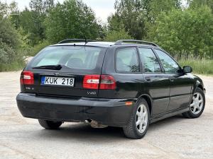Volvo V40 2004 in Vilnius, with an engine capacity of 1.60 L and mileage of 230 thousand km for 700 €, photo 7 on AUTOMOTO.COM.LV