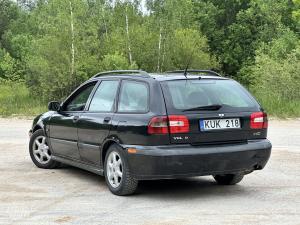 Volvo V40 2004 in Vilnius, with an engine capacity of 1.60 L and mileage of 230 thousand km for 700 €, photo 9 on AUTOMOTO.COM.LV