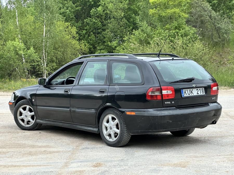 Volvo V40 2004 in Vilnius, with an engine capacity of 1.60 L and mileage of 230 thousand km for 700 €, photo 10 on AUTOMOTO.COM.LV