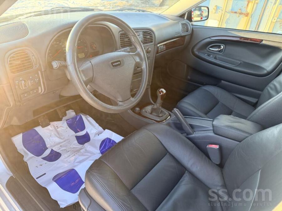 Volvo V40 2004 in Riga, with an engine capacity of 1.90 L and mileage of 280 thousand km for 2400 €, photo 9 on AUTOMOTO.COM.LV