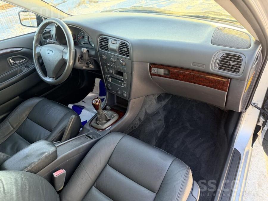 Volvo V40 2004 in Riga, with an engine capacity of 1.90 L and mileage of 280 thousand km for 2400 €, photo 13 on AUTOMOTO.COM.LV