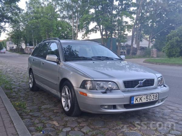 Volvo V40 2004 in Tukums, with an engine capacity of 1.90 L and mileage of 296 thousand km for 1000 €, photo 1 on AUTOMOTO.COM.LV