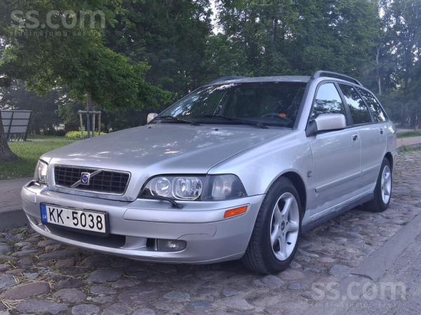 Volvo V40 2004 in Tukums, with an engine capacity of 1.90 L and mileage of 296 thousand km for 1000 €, photo 2 on AUTOMOTO.COM.LV