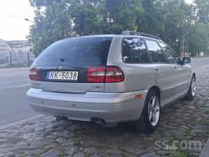 Volvo V40 2004 in Tukums, with an engine capacity of 1.90 L and mileage of 296 thousand km for 1000 €, photo 5 on AUTOMOTO.COM.LV