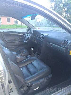 Volvo V40 2004 in Tukums, with an engine capacity of 1.90 L and mileage of 296 thousand km for 1000 €, photo 7 on AUTOMOTO.COM.LV