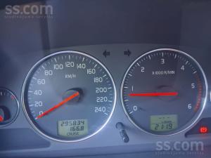 Volvo V40 2004 in Tukums, with an engine capacity of 1.90 L and mileage of 296 thousand km for 1000 €, photo 9 on AUTOMOTO.COM.LV
