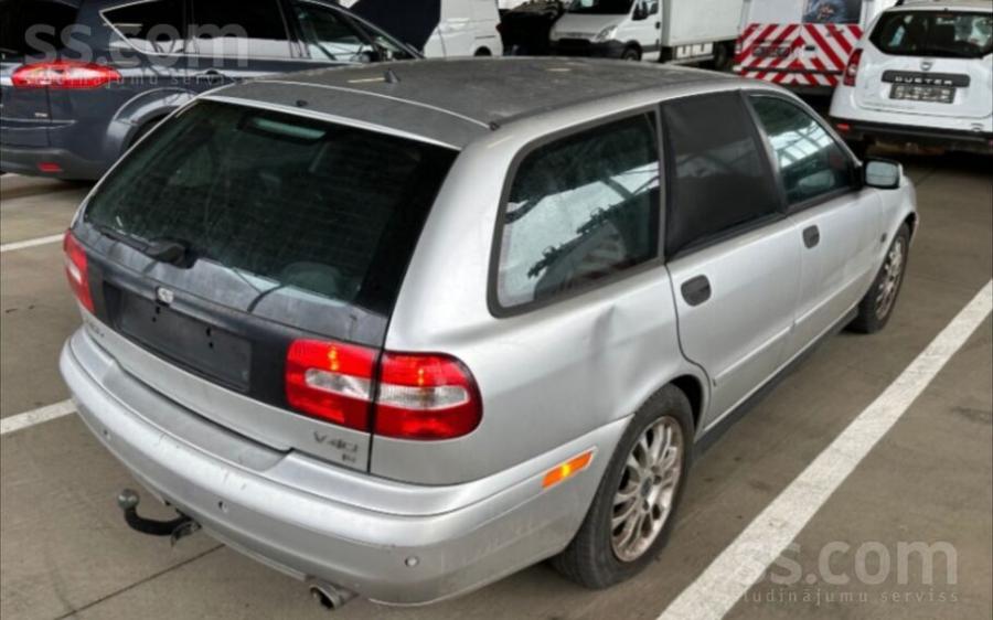 Volvo V40 2004 Rīga, ar dzinēja tilpumu 1.80 L un nobraukumu 237 tūkst. km par 1499 €, foto 5 vietnē AUTOMOTO.COM.LV