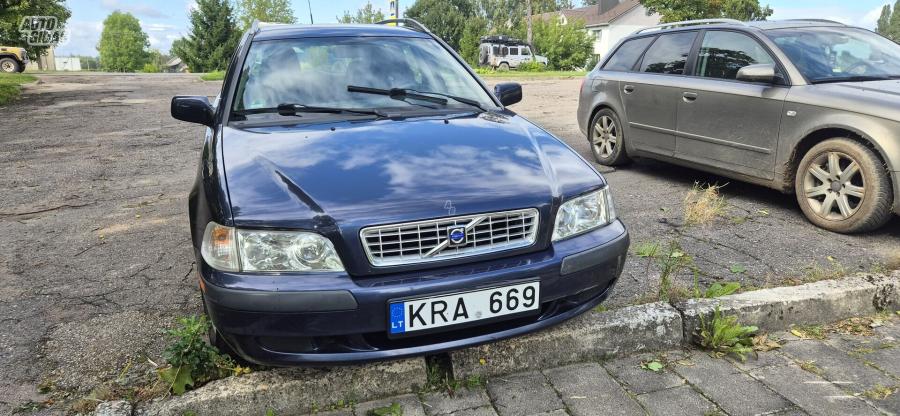Volvo V40 2004 in Ignalina, with an engine capacity of 1.80 L and mileage of 244 thousand km for 370 €, photo 1 on AUTOMOTO.COM.LV