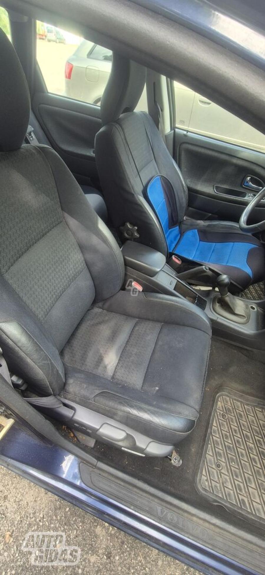 Volvo V40 2004 in Ignalina, with an engine capacity of 1.80 L and mileage of 244 thousand km for 370 €, photo 4 on AUTOMOTO.COM.LV