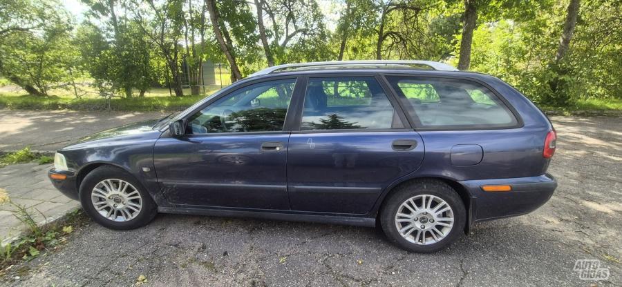 Volvo V40 2004 in Ignalina, with an engine capacity of 1.80 L and mileage of 244 thousand km for 370 €, photo 9 on AUTOMOTO.COM.LV