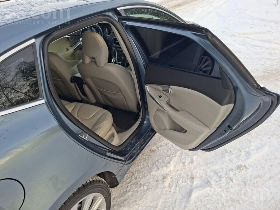 Volvo V40 2013 Rīga, ar dzinēja tilpumu 1.60 L un nobraukumu 354 tūkst. km par 4900 €, foto 9 vietnē AUTOMOTO.COM.LV