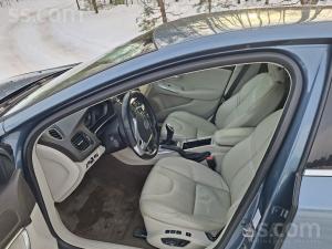 Volvo V40 2013 Rīga, ar dzinēja tilpumu 1.60 L un nobraukumu 354 tūkst. km par 4900 €, foto 17 vietnē AUTOMOTO.COM.LV