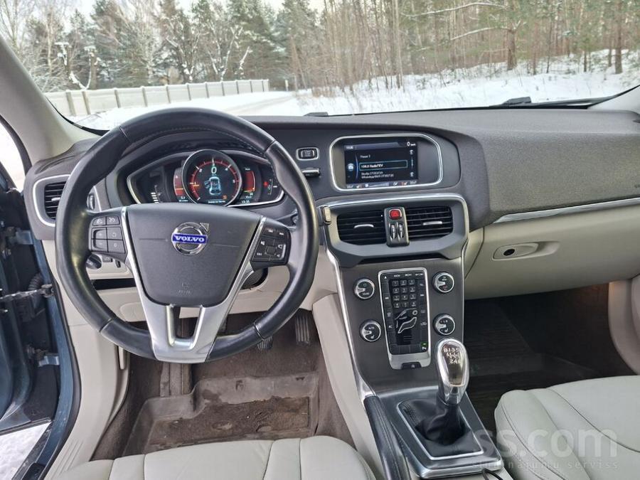 Volvo V40 2013 Rīga, ar dzinēja tilpumu 1.60 L un nobraukumu 354 tūkst. km par 4900 €, foto 19 vietnē AUTOMOTO.COM.LV