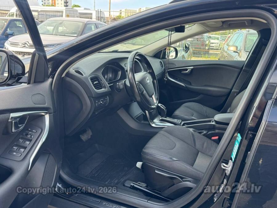 Volvo V40 2013 in Tallinn, with an engine capacity of 2.00 L and mileage of 356 thousand km for 6999 €, photo 11 on AUTOMOTO.COM.LV