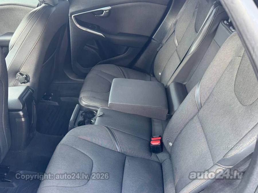 Volvo V40 2013 in Tallinn, with an engine capacity of 2.00 L and mileage of 356 thousand km for 6999 €, photo 18 on AUTOMOTO.COM.LV
