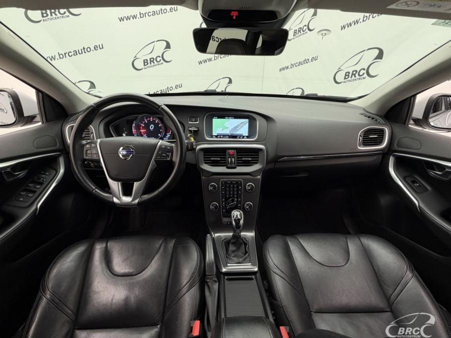 Volvo V40 2015 in Vilnius, with an engine capacity of 1.97 L and mileage of 196 thousand km for 9500 €, photo 3 on AUTOMOTO.COM.LV