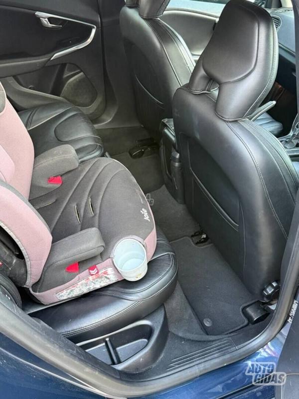 Volvo V40 2015 in Jonava, with an engine capacity of 2.00 L and mileage of 288 thousand km for 3300 €, photo 9 on AUTOMOTO.COM.LV